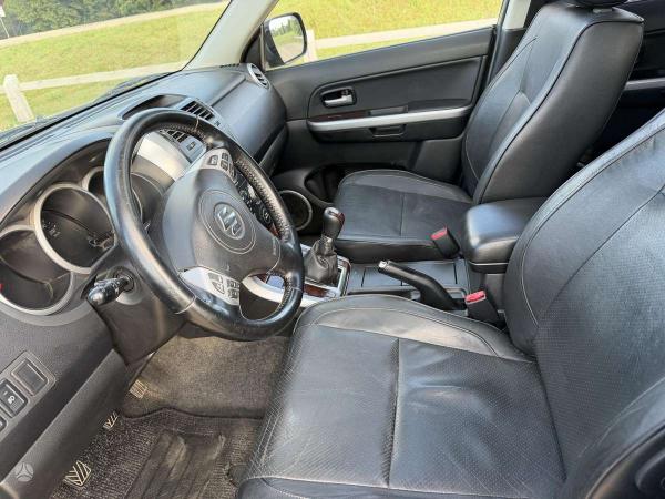 Grey Suzuki grand-vitara 2007 in Utena, with an engine capacity of 2.00 L and mileage of 237 thousand km for 4650 €, photo 6 on AUTOMOTO.COM.LV
