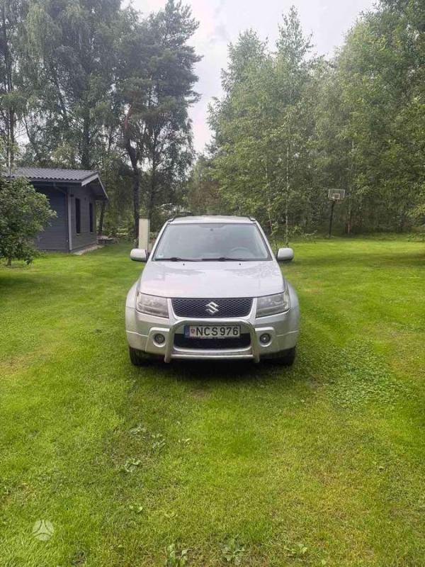 Grey Suzuki grand-vitara 2007 in Vilnius, with an engine capacity of 1.87 L and mileage of 193 thousand km for 3200 €, photo 1 on AUTOMOTO.COM.LV