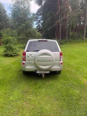 Grey Suzuki grand-vitara 2007 in Vilnius, with an engine capacity of 1.87 L and mileage of 193 thousand km for 3200 €, photo 3 on AUTOMOTO.COM.LV