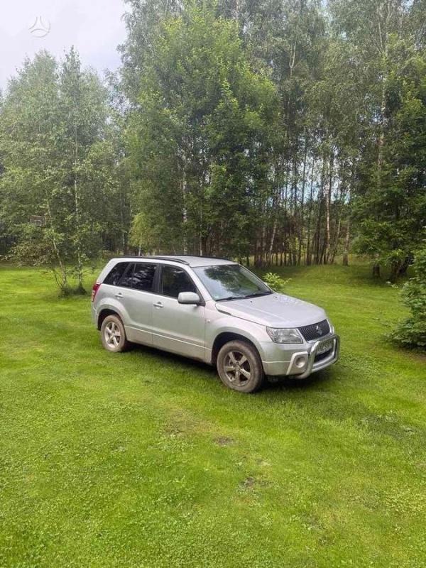Grey Suzuki grand-vitara 2007 in Vilnius, with an engine capacity of 1.87 L and mileage of 193 thousand km for 3200 €, photo 3 on AUTOMOTO.COM.LV