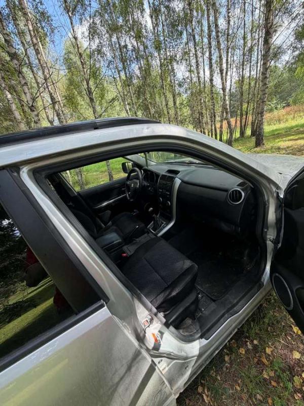 Grey Suzuki grand-vitara 2007 in Vilnius, with an engine capacity of 1.87 L and mileage of 193 thousand km for 3200 €, photo 5 on AUTOMOTO.COM.LV
