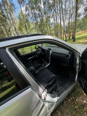 Grey Suzuki grand-vitara 2007 in Vilnius, with an engine capacity of 1.87 L and mileage of 193 thousand km for 3200 €, photo 6 on AUTOMOTO.COM.LV