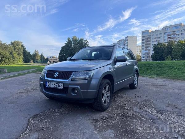 Pelēks Suzuki grand-vitara 2007 Rīga, ar dzinēja tilpumu 2.00 L un nobraukumu 292 tūkst. km par 3500 €, foto 1 vietnē AUTOMOTO.COM.LV