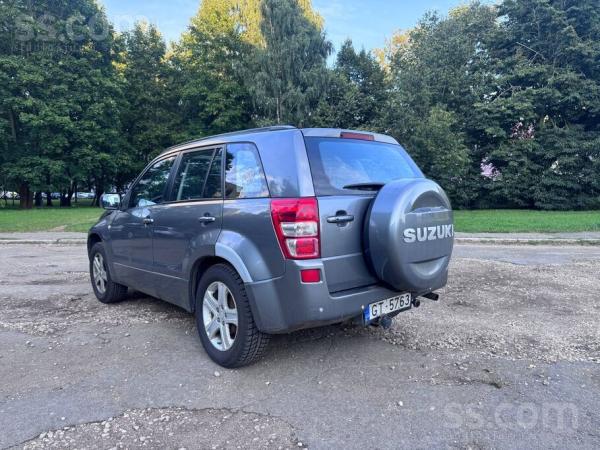 Pelēks Suzuki grand-vitara 2007 Rīga, ar dzinēja tilpumu 2.00 L un nobraukumu 292 tūkst. km par 3500 €, foto 3 vietnē AUTOMOTO.COM.LV