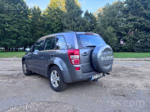 Grey Suzuki grand-vitara 2007 in Riga, with an engine capacity of 2.00 L and mileage of 292 thousand km for 3500 €, photo 4 on AUTOMOTO.COM.LV