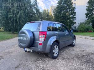 Grey Suzuki grand-vitara 2007 in Riga, with an engine capacity of 2.00 L and mileage of 292 thousand km for 3500 €, photo 5 on AUTOMOTO.COM.LV