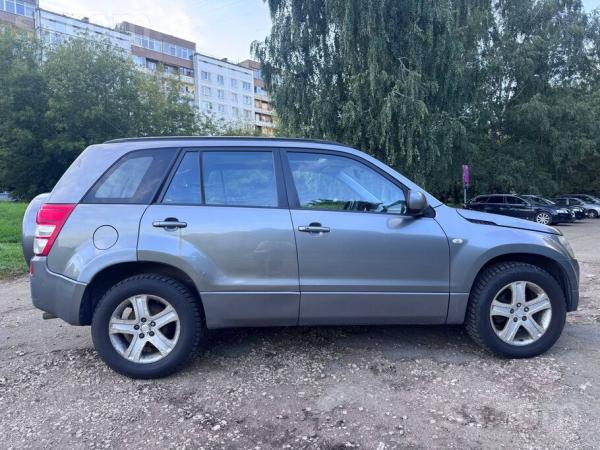 Pelēks Suzuki grand-vitara 2007 Rīga, ar dzinēja tilpumu 2.00 L un nobraukumu 292 tūkst. km par 3500 €, foto 5 vietnē AUTOMOTO.COM.LV