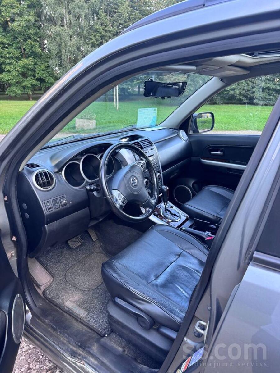 Grey Suzuki grand-vitara 2007 in Riga, with an engine capacity of 2.00 L and mileage of 292 thousand km for 3500 €, photo 10 on AUTOMOTO.COM.LV