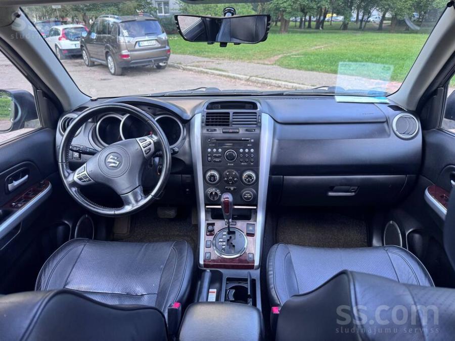 Grey Suzuki grand-vitara 2007 in Riga, with an engine capacity of 2.00 L and mileage of 292 thousand km for 3500 €, photo 11 on AUTOMOTO.COM.LV