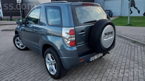 Suzuki grand-vitara 2007 in Riga on AUTOMOTO.COM.LV Grey Suzuki grand-vitara 2007 in Riga, with an engine capacity of 1.60 L and mileage of 188 thousand km for 3850 €, photo 7 on AUTOMOTO.COM.LV