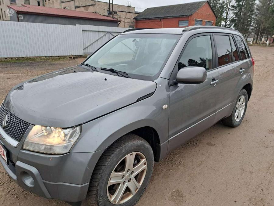 Grey Suzuki grand-vitara 2008 in Birzai, with an engine capacity of 1.87 L and mileage of 206 thousand km for 1850 €, photo 2 on AUTOMOTO.COM.LV