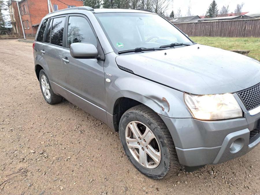 Grey Suzuki grand-vitara 2008 in Birzai, with an engine capacity of 1.87 L and mileage of 206 thousand km for 1850 €, photo 3 on AUTOMOTO.COM.LV