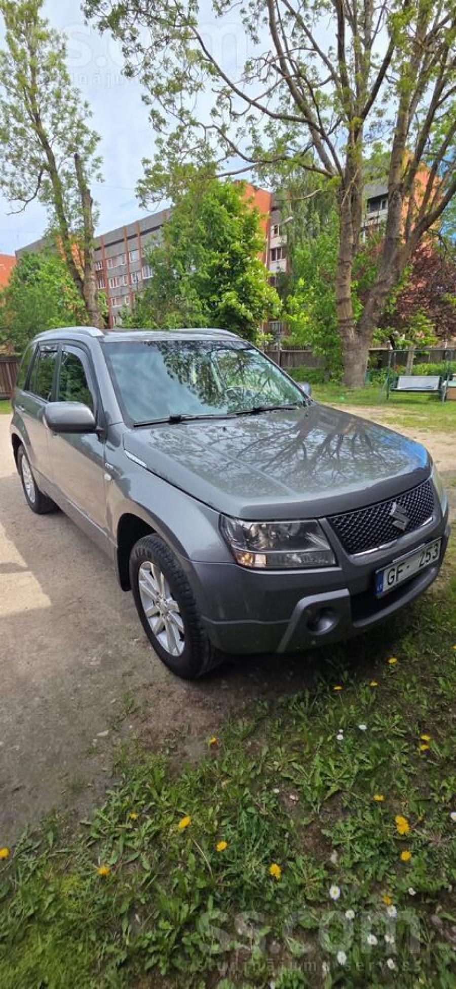 Grey Suzuki grand-vitara 2008 in Jurmala, with an engine capacity of 1.90 L and mileage of 240 thousand km for 3999 €, photo 1 on AUTOMOTO.COM.LV