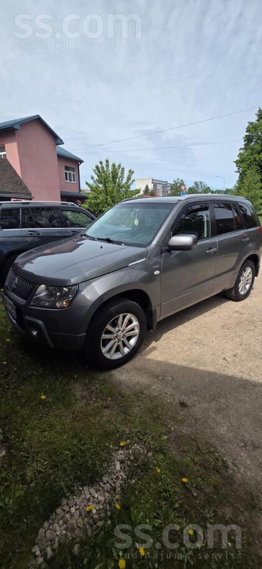 Grey Suzuki grand-vitara 2008 in Jurmala, with an engine capacity of 1.90 L and mileage of 240 thousand km for 3999 €, photo 3 on AUTOMOTO.COM.LV