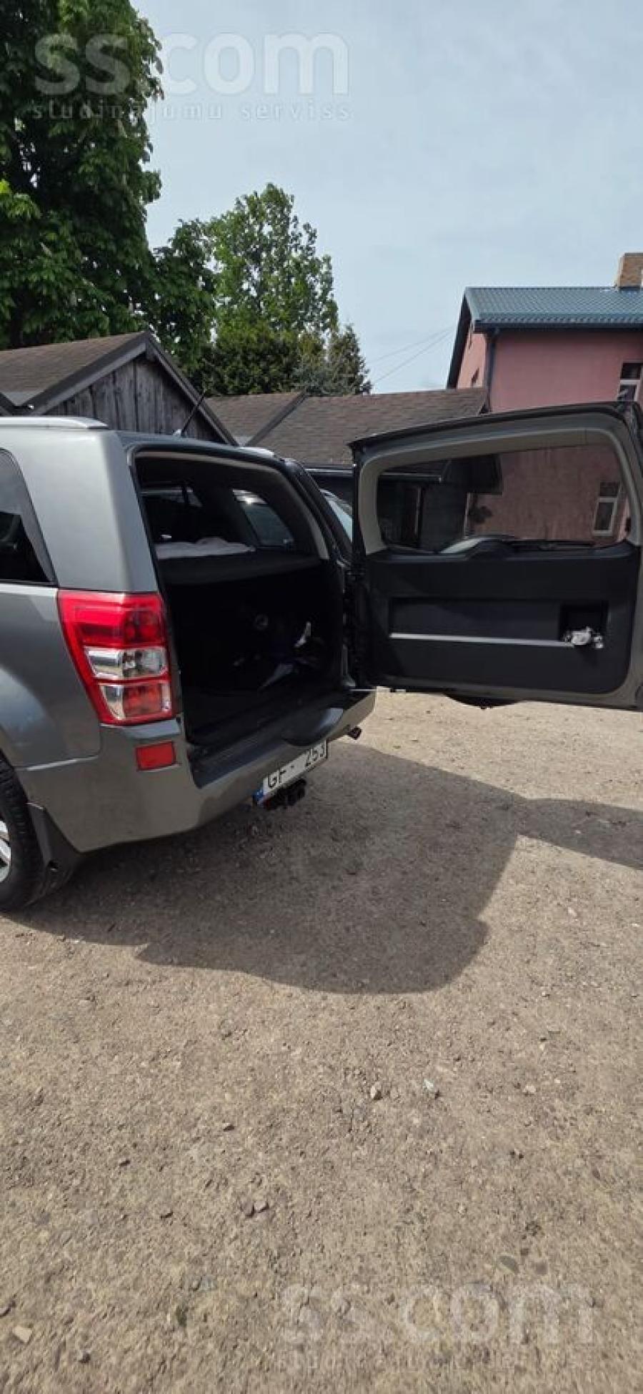 Grey Suzuki grand-vitara 2008 in Jurmala, with an engine capacity of 1.90 L and mileage of 240 thousand km for 3999 €, photo 4 on AUTOMOTO.COM.LV