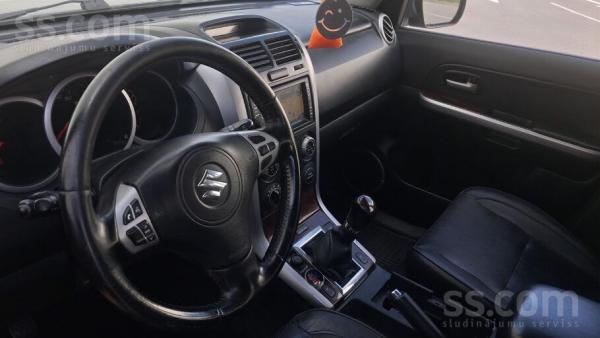 Pelēks Suzuki grand-vitara 2008 Rīga, ar dzinēja tilpumu 1.90 L un nobraukumu 303 tūkst. km par 2950 €, foto 3 vietnē AUTOMOTO.COM.LV