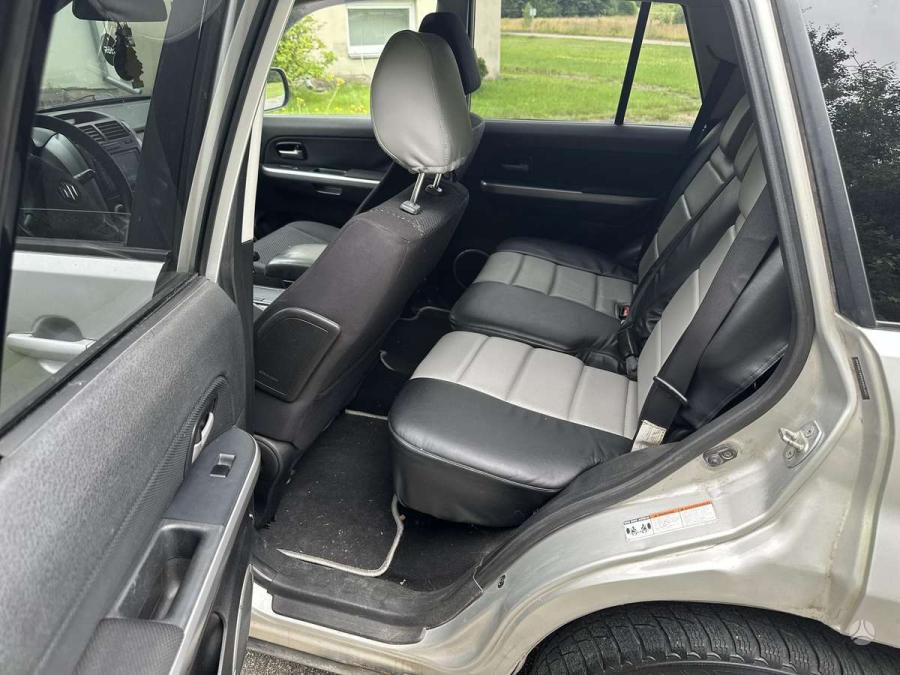 Pelēks Suzuki grand-vitara 2008 Viļņa, ar dzinēja tilpumu 0.00 L un nobraukumu 105 tūkst. km par 2650 €, foto 13 vietnē AUTOMOTO.COM.LV