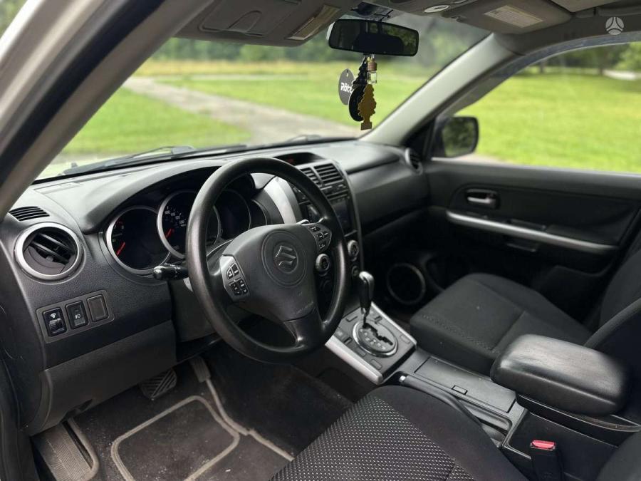 Pelēks Suzuki grand-vitara 2008 Viļņa, ar dzinēja tilpumu 2.69 L un nobraukumu 105 tūkst. km par 2650 €, foto 9 vietnē AUTOMOTO.COM.LV