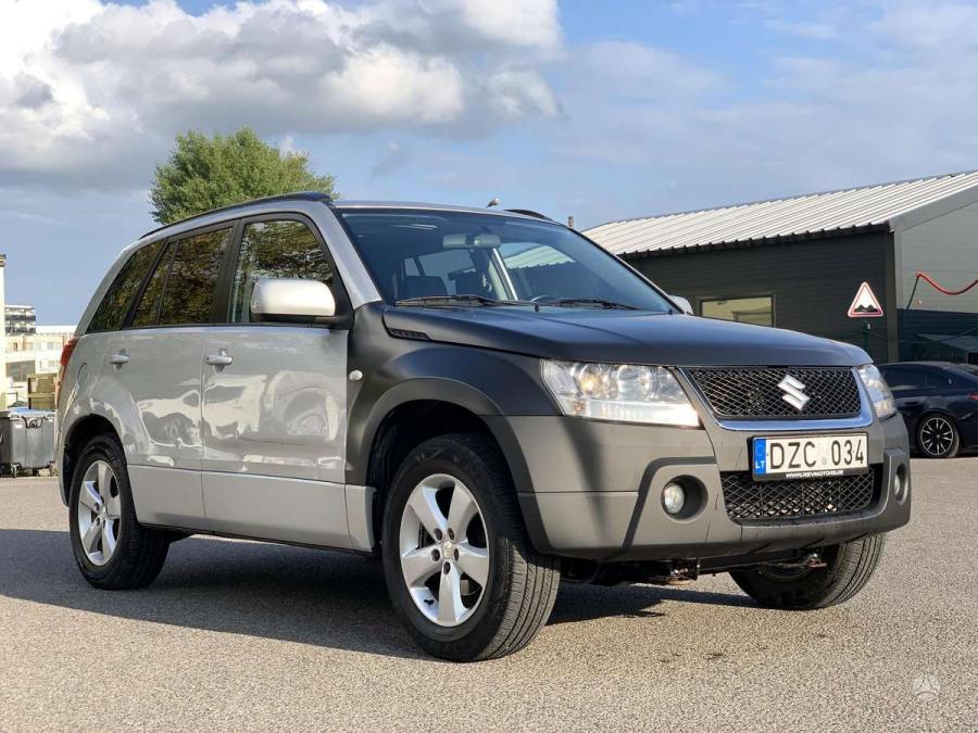 Grey Suzuki grand-vitara 2008 in Vilnius, with an engine capacity of 2.00 L and mileage of 207 thousand km for 3800 €, photo 3 on AUTOMOTO.COM.LV