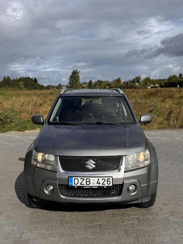 Сузуки Гранд Витара 2008 в Клайпеда на AUTOMOTO.COM.LV Серый Сузуки Гранд Витара 2008 в Клайпеда, объемом двигателя 2.00 л и пробегом 164 тыс. км за 4000 €, фото 3 на AUTOMOTO.COM.LV