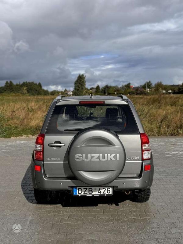 Сузуки Гранд Витара 2008 в Клайпеда на AUTOMOTO.COM.LV Серый Сузуки Гранд Витара 2008 в Клайпеда, объемом двигателя 2.00 л и пробегом 164 тыс. км за 4000 €, фото 6 на AUTOMOTO.COM.LV
