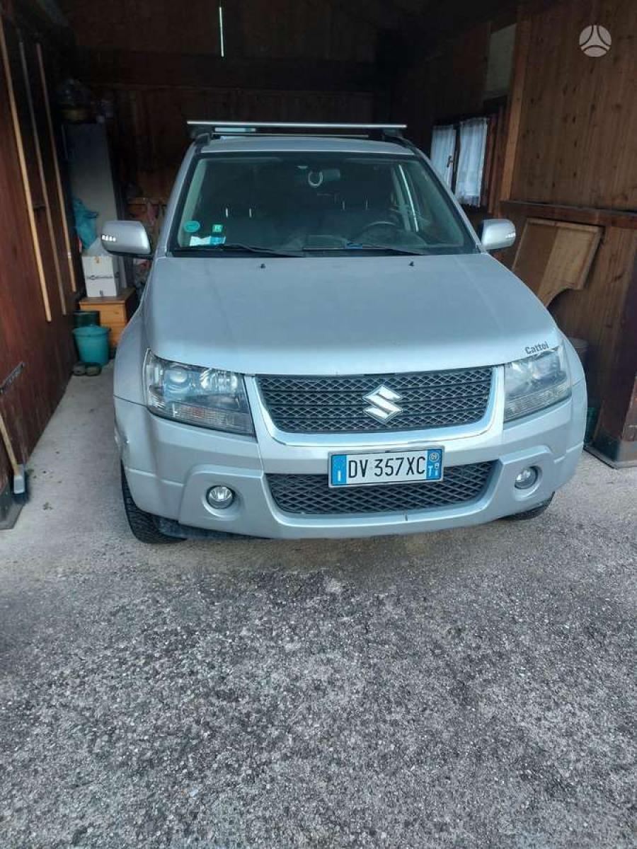 Grey Suzuki grand-vitara 2009 in Kaunas, with an engine capacity of 1.90 L and mileage of 230 thousand km for 2500 €, photo 1 on AUTOMOTO.COM.LV