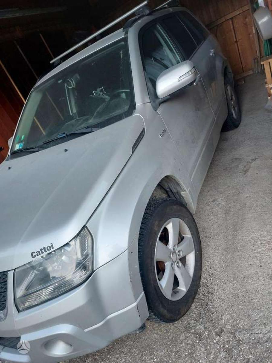 Grey Suzuki grand-vitara 2009 in Kaunas, with an engine capacity of 1.90 L and mileage of 230 thousand km for 2500 €, photo 2 on AUTOMOTO.COM.LV
