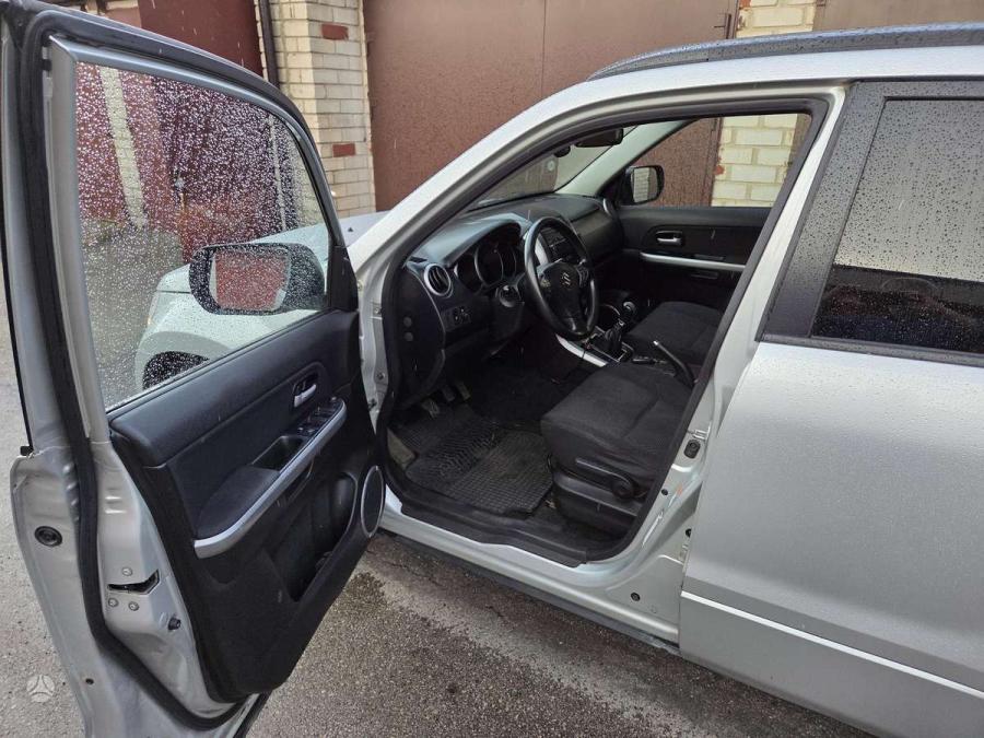 Pelēks Suzuki grand-vitara 2009 Kauņa, ar dzinēja tilpumu 1.90 L un nobraukumu 244 tūkst. km par 4000 €, foto 4 vietnē AUTOMOTO.COM.LV