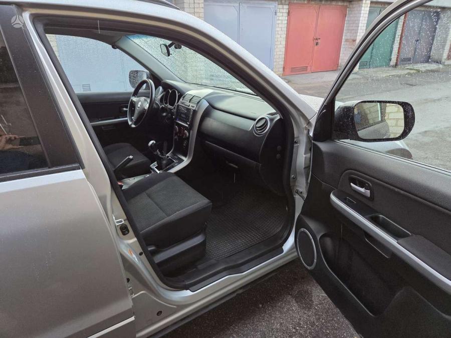 Pelēks Suzuki grand-vitara 2009 Kauņa, ar dzinēja tilpumu 1.90 L un nobraukumu 244 tūkst. km par 4000 €, foto 10 vietnē AUTOMOTO.COM.LV
