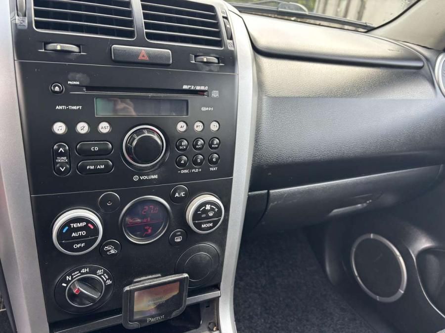 Pelēks Suzuki grand-vitara 2009 Utena, ar dzinēja tilpumu 1.87 L un nobraukumu 281 tūkst. km par 4499 €, foto 16 vietnē AUTOMOTO.COM.LV