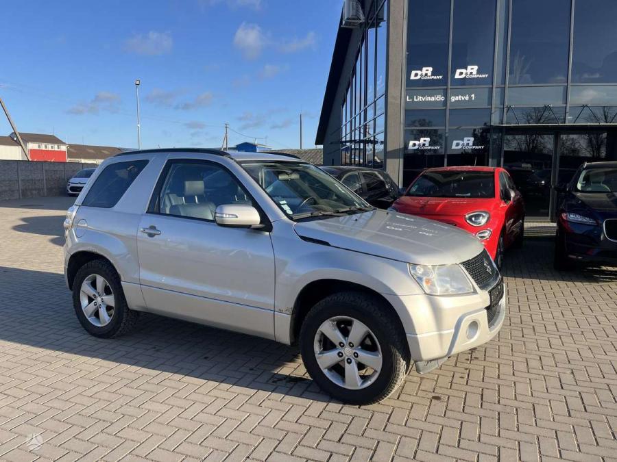 Pelēks Suzuki grand-vitara 2010 Tauragė, ar dzinēja tilpumu 1.90 L un nobraukumu 197 tūkst. km par 2500 €, foto 1 vietnē AUTOMOTO.COM.LV