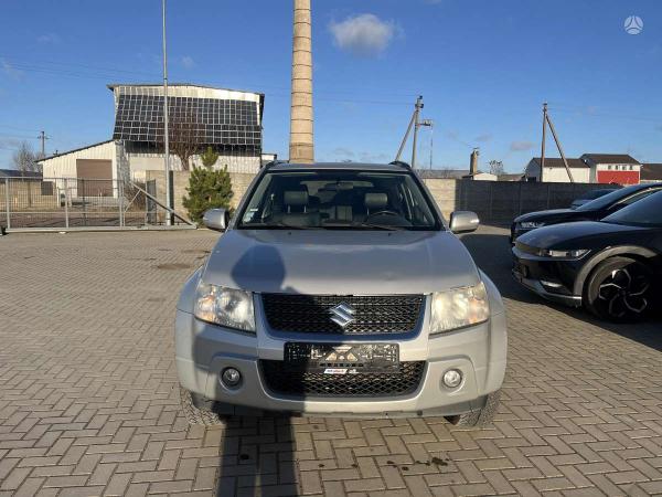 Grey Suzuki grand-vitara 2010 in Taurage, with an engine capacity of 1.90 L and mileage of 197 thousand km for 2500 €, photo 5 on AUTOMOTO.COM.LV
