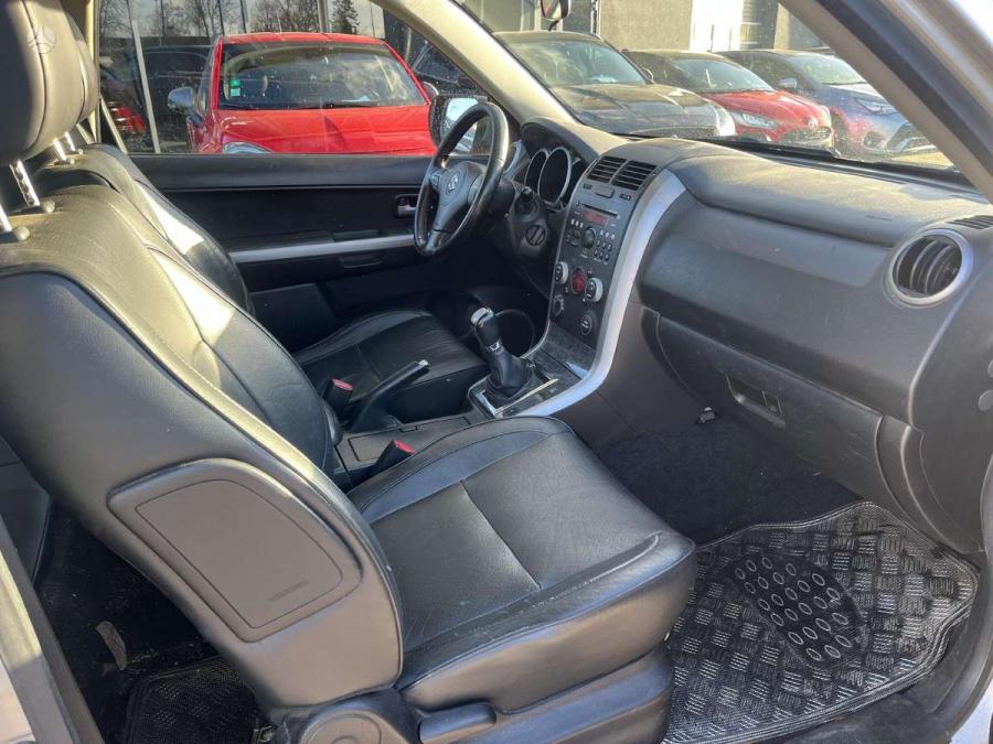 Pelēks Suzuki grand-vitara 2010 Tauragė, ar dzinēja tilpumu 1.90 L un nobraukumu 197 tūkst. km par 2500 €, foto 16 vietnē AUTOMOTO.COM.LV