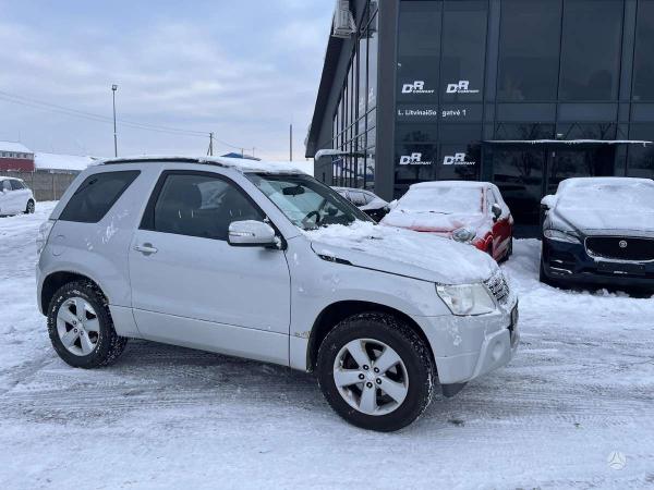 Grey Suzuki grand-vitara 2010 in Taurage, with an engine capacity of 1.90 L and mileage of 197 thousand km for 2500 €, photo 1 on AUTOMOTO.COM.LV