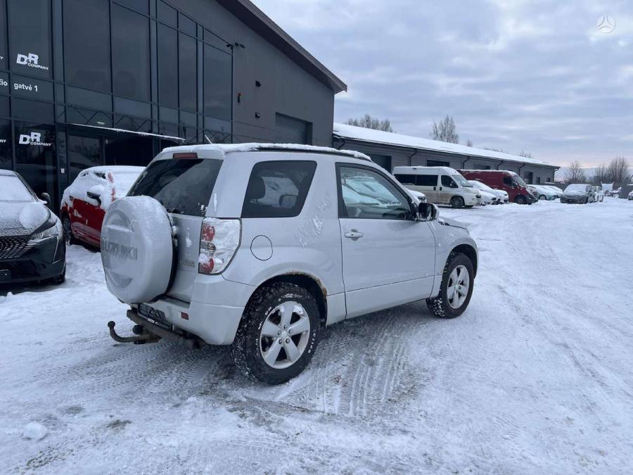 Pelēks Suzuki grand-vitara 2010 Tauragė, ar dzinēja tilpumu 1.90 L un nobraukumu 197 tūkst. km par 2500 €, foto 4 vietnē AUTOMOTO.COM.LV