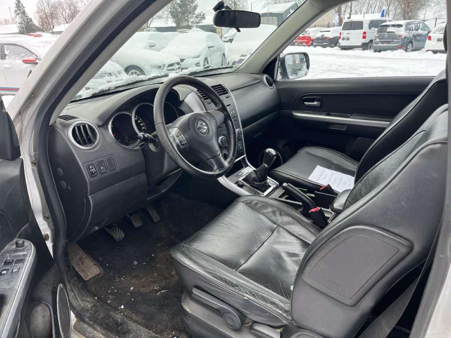 Pelēks Suzuki grand-vitara 2010 Tauragė, ar dzinēja tilpumu 1.90 L un nobraukumu 197 tūkst. km par 2500 €, foto 15 vietnē AUTOMOTO.COM.LV