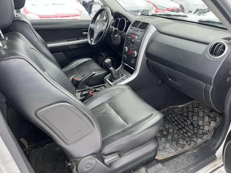 Pelēks Suzuki grand-vitara 2010 Tauragė, ar dzinēja tilpumu 1.90 L un nobraukumu 197 tūkst. km par 2500 €, foto 18 vietnē AUTOMOTO.COM.LV