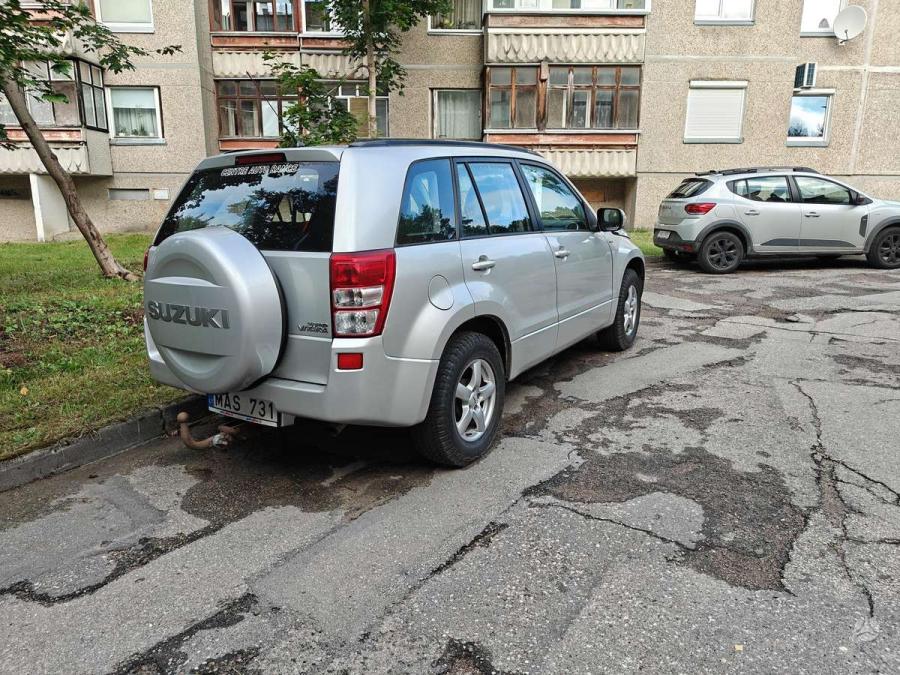 Grey Suzuki grand-vitara 2010 in Visaginas, with an engine capacity of 1.87 L and mileage of 188 thousand km for 4700 €, photo 4 on AUTOMOTO.COM.LV