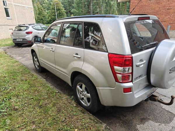 Grey Suzuki grand-vitara 2010 in Visaginas, with an engine capacity of 1.87 L and mileage of 188 thousand km for 4700 €, photo 5 on AUTOMOTO.COM.LV