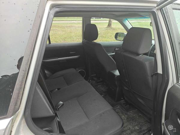 Grey Suzuki grand-vitara 2010 in Visaginas, with an engine capacity of 1.87 L and mileage of 188 thousand km for 4700 €, photo 7 on AUTOMOTO.COM.LV