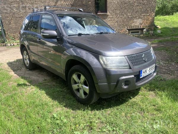 Pelēks Suzuki grand-vitara 2010 Rīga, ar dzinēja tilpumu 2.40 L un nobraukumu 155 tūkst. km par 5550 €, foto 3 vietnē AUTOMOTO.COM.LV