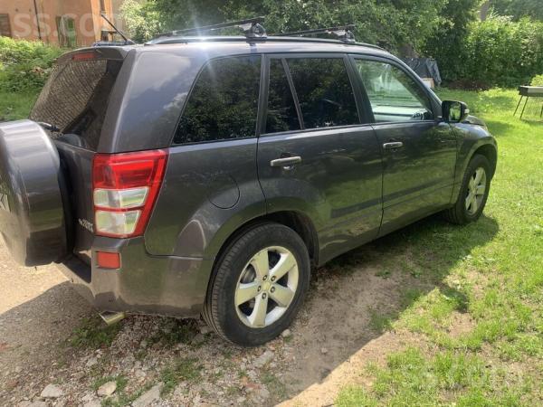 Pelēks Suzuki grand-vitara 2010 Rīga, ar dzinēja tilpumu 2.40 L un nobraukumu 155 tūkst. km par 5550 €, foto 5 vietnē AUTOMOTO.COM.LV