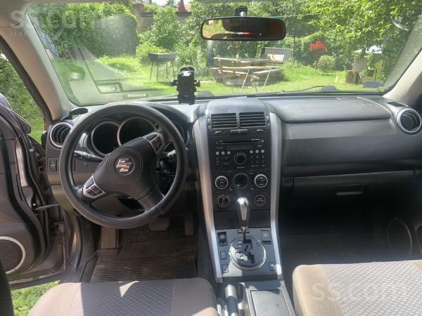 Pelēks Suzuki grand-vitara 2010 Rīga, ar dzinēja tilpumu 2.40 L un nobraukumu 155 tūkst. km par 5550 €, foto 6 vietnē AUTOMOTO.COM.LV