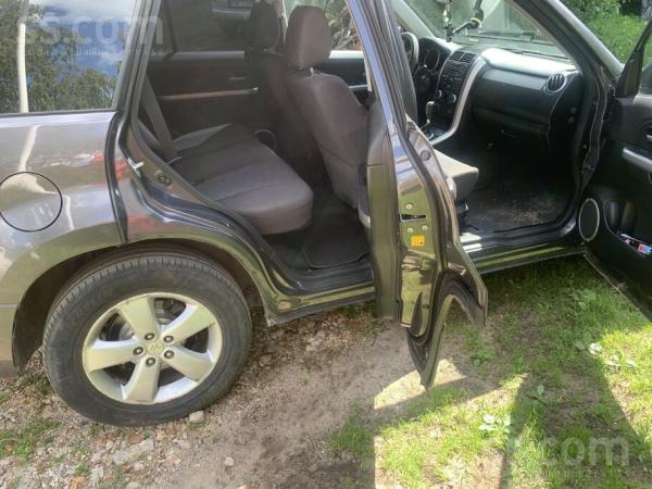Pelēks Suzuki grand-vitara 2010 Rīga, ar dzinēja tilpumu 2.40 L un nobraukumu 155 tūkst. km par 5550 €, foto 8 vietnē AUTOMOTO.COM.LV