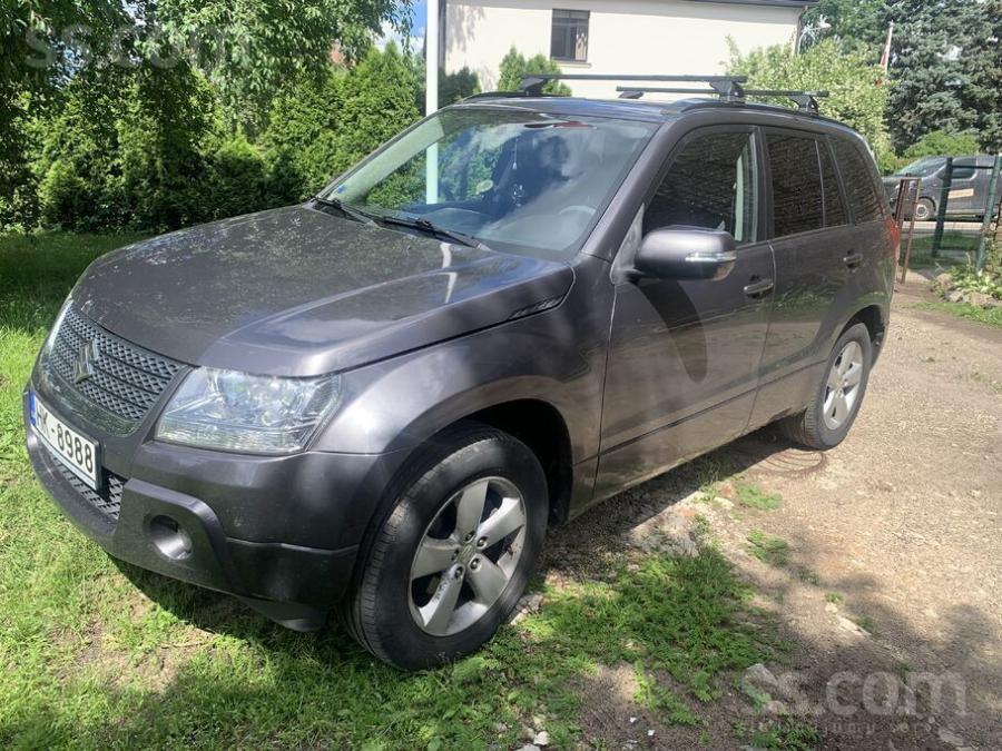 Grey Suzuki grand-vitara 2010 in Riga, with an engine capacity of 2.40 L and mileage of 160 thousand km for 4850 €, photo 1 on AUTOMOTO.COM.LV