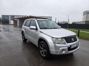 Grey Suzuki grand-vitara 2011 in Kretinga, with an engine capacity of 2.40 L and mileage of 287 thousand km for 3100 €, photo 1 on AUTOMOTO.COM.LV