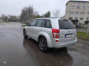 Grey Suzuki grand-vitara 2011 in Kretinga, with an engine capacity of 2.40 L and mileage of 287 thousand km for 3100 €, photo 2 on AUTOMOTO.COM.LV
