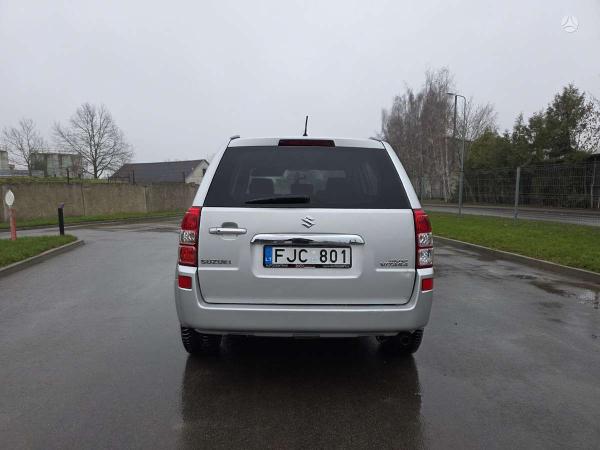 Grey Suzuki grand-vitara 2011 in Kretinga, with an engine capacity of 2.40 L and mileage of 287 thousand km for 3100 €, photo 3 on AUTOMOTO.COM.LV