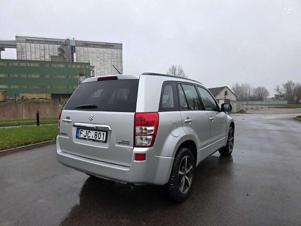 Grey Suzuki grand-vitara 2011 in Kretinga, with an engine capacity of 2.40 L and mileage of 287 thousand km for 3100 €, photo 4 on AUTOMOTO.COM.LV