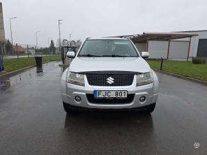 Grey Suzuki grand-vitara 2011 in Kretinga, with an engine capacity of 2.40 L and mileage of 287 thousand km for 3100 €, photo 5 on AUTOMOTO.COM.LV